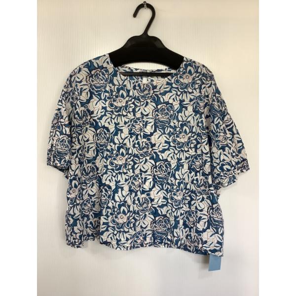 白×ブルー花柄プルオーバー