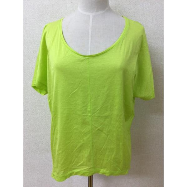 蛍光イエローのTシャツ