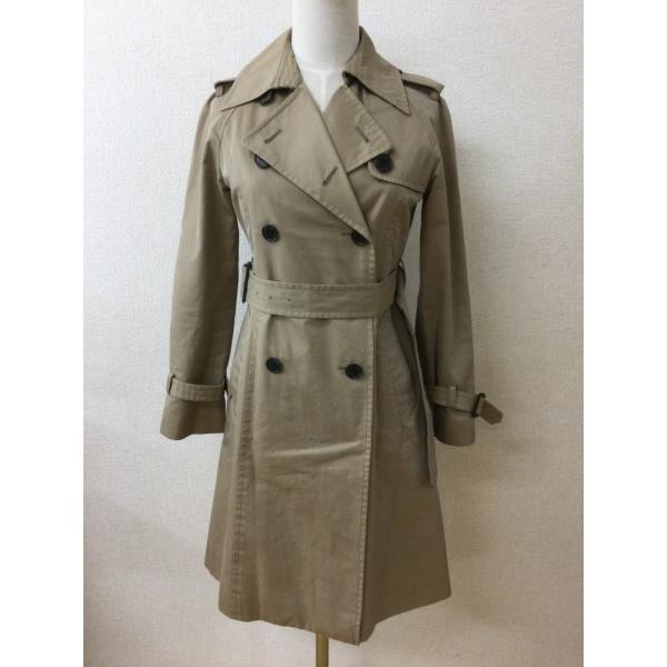 ベージュのコート ベルト付き