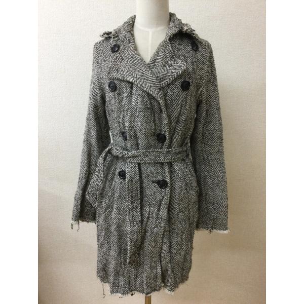 ベルト付きコート 白とこげ茶の杉綾 ベルト付き