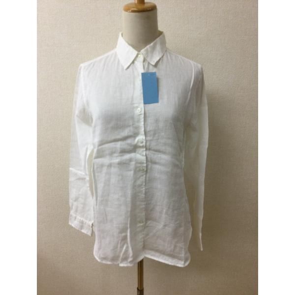 白の麻シャツ