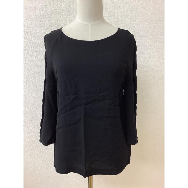 黒カットソー シャリ感のある生地