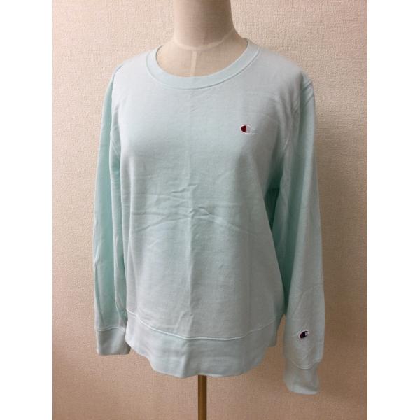 水色のスウェットトレーナー