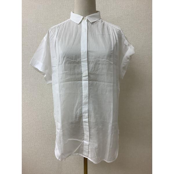 透け感のあるシャツ 白 袖ロールアップ可能
