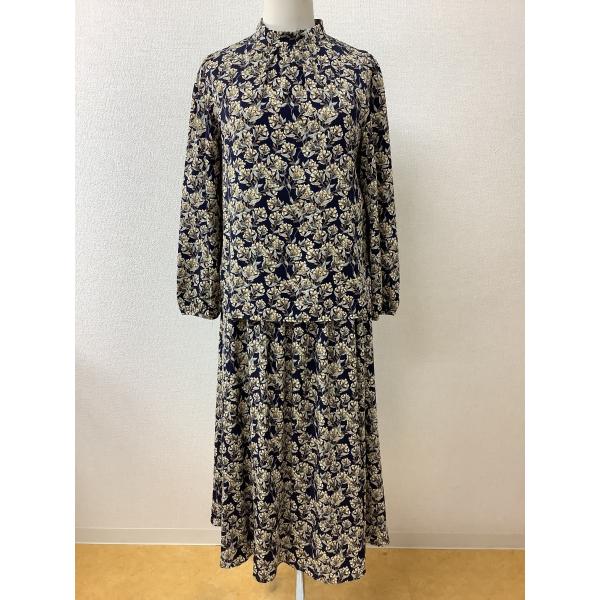 ブラウスとスカートセット ネイビーにベージュのボタニカル柄 スカートウエストゴム サイズ上下とも38