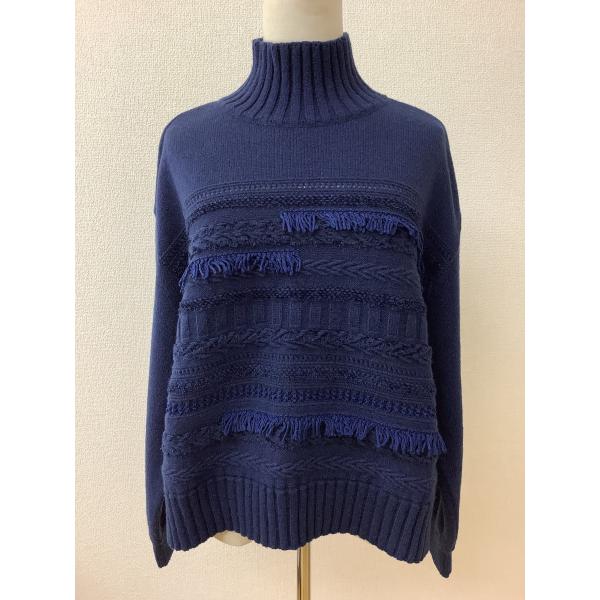 ネイビーニット 前身頃などに模様 サイズM