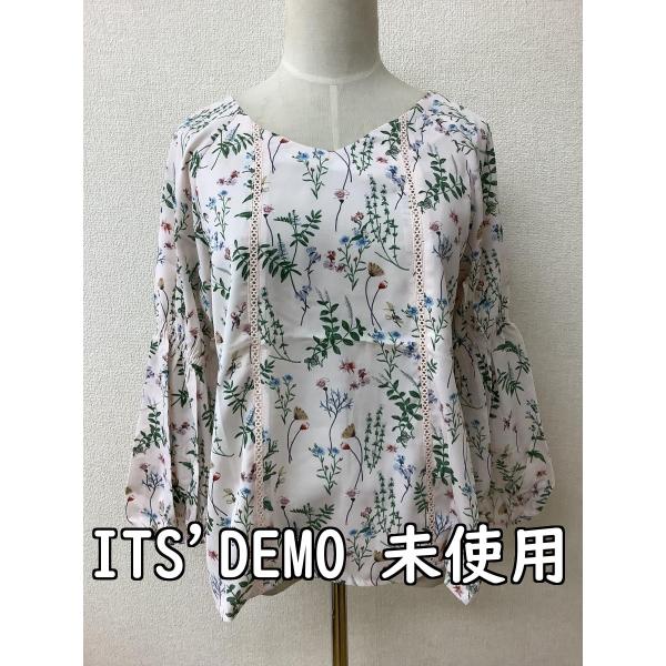 タグ付き未使用 薄いピンクにカラフルボタニカル柄 スモックブラウス サイズF