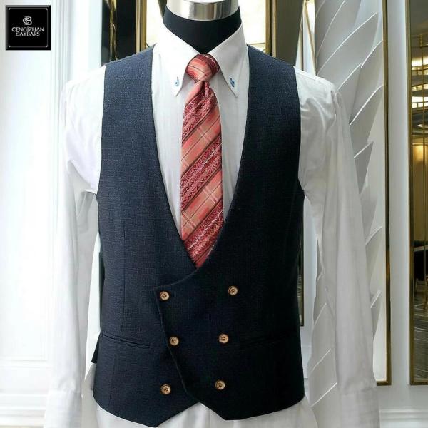 【CENGIZHAN BAYBARS】ダブルブレスト６つボタンのジレです。共生地のブレザーは別で販売しております。ジレはbaybars18202darknavyです。【ヨーロッパサイズ】【実寸】46：着丈60-6448：着丈60-6450：...