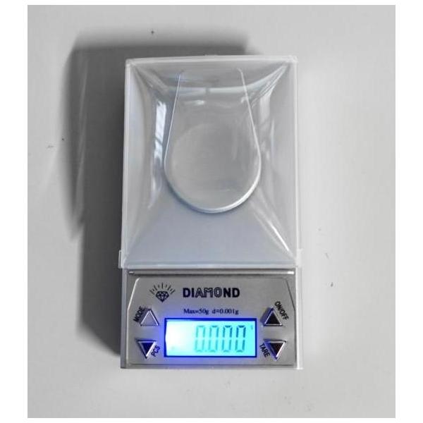 【商品説明】・0.001グラム単位、MAX 50グラムまで量れます。・オートオフ機能があるので切り忘れても大丈夫。・保護カバー付き。・サイズ：11.5cmx6.5cmx3.5cm（カバー上部まで）　重さ：62ｇ（電池含まず）・1g未満も正確...