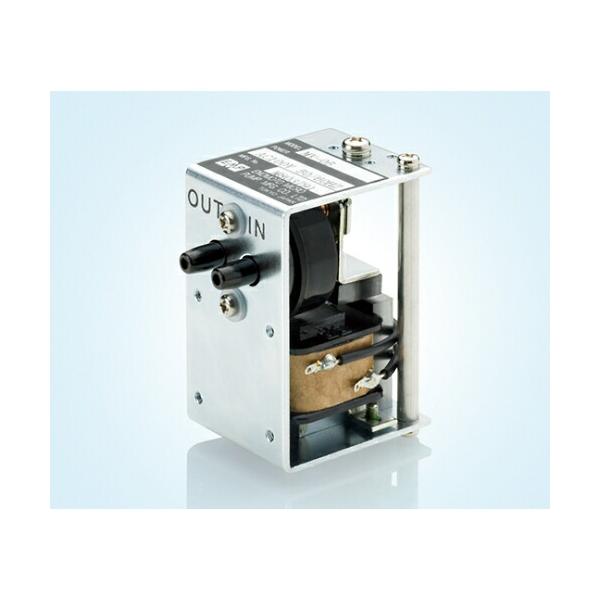 汎用科学機器 加圧・減圧・油ポンプ 気送ポンプ●接ガス部のゴム材質は流体に合わせ変更も可能。●異電圧への対応も可能。●RoHS対応品。■仕様●最大吐出流量：0.8L/min以上●最大吐出圧力：2kPa以上●最大真空到達度：-2kPa以下●定...