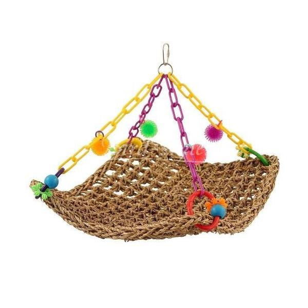 シーグラス（海草）で編まれたブランコ型プレイジムです。鳥さんはまるで空飛ぶ絨毯に乗っているみたい！仲間の鳥さんと一緒にハンモックに揺られてみたり、カラフルなおもちゃをつついてみたり。もちろん足場をカジカジするのもお楽しみのひとつ。これ１枚あ...