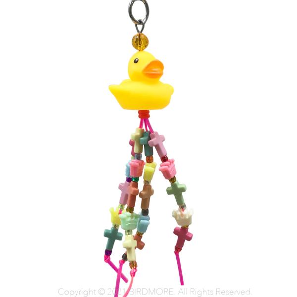 ALOHA HEAVEN のおもちゃに使用されている金属パーツ（リング、チェーン、ベル等）は、全てステンレス製となっております。ダックちゃんから様々に型抜きされた弾力のあるパーツがぶら下がっています。遊べるだけでなくケージの中を彩ってくれる...