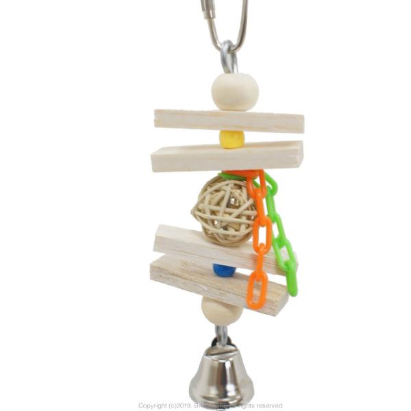 【発売日：2019年08月24日】木、チェーン、鈴と、楽しいこと尽くし！かわいらしいおもちゃです。メーカー/SBCサイズ/5ｘ13cm適用鳥種/小型鳥入り数/1個素材/木材、ブドウの蔓、プラスチック、鈴、金具(ニッケルメッキ)カラー/このメ...