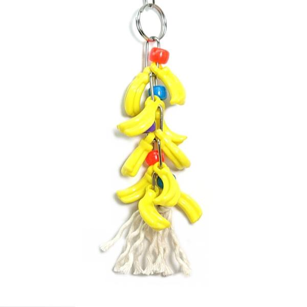 約２ｃｍのバナナがたっぷりの楽しいオモチャです。カラフルな小型インコにぴったり！元気になるカラーです。材質：アクリルパーツ、ステンレス金具 全長：リング部分を含めて約12cm