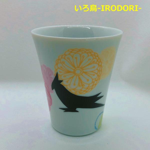 商品名に★印の付いた商品は在庫限りの商品となります。なお、委託販売品のご予約・オーダーは承っておりませんのでご了承下さい。陶器性の湯呑。パステル調のお花にオカメインコシルエットのデザイン。ペン立て・キッチンツール立て等にもお使いいただけます...