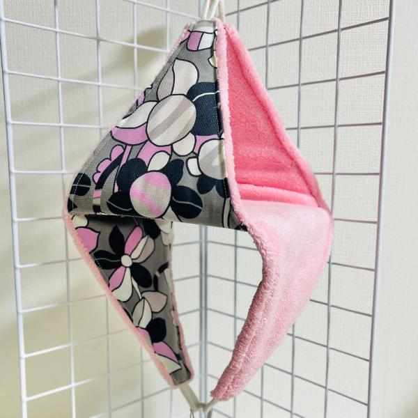 商品名に★印の付いた商品は在庫限りの商品となります。なお、委託販売品のご予約・オーダーは承っておりませんのでご了承下さい。外布、綿生地。内布、マイクロフリースは、タオルに近い感じの素材。厚みもあり柔らかな感触。リバーシブルでALLシーズン使...