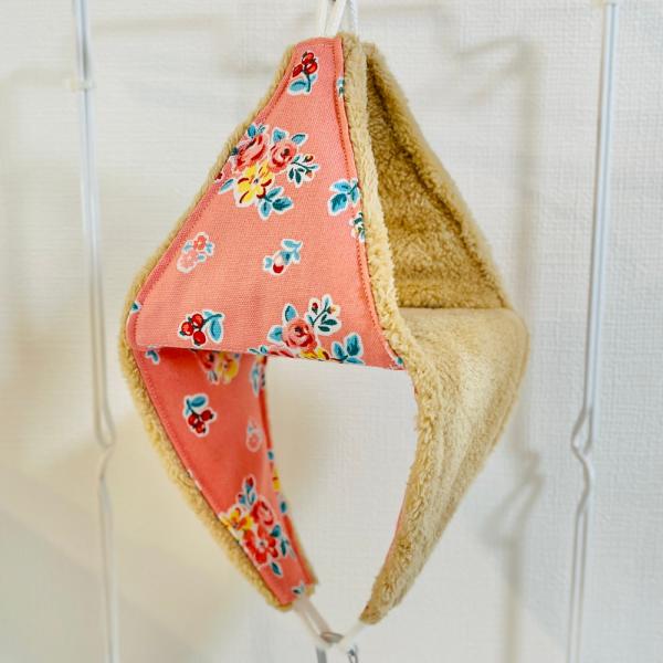 商品名に★印の付いた商品は在庫限りの商品となります。なお、委託販売品のご予約・オーダーは承っておりませんのでご了承下さい。外布、綿生地。内布、マイクロフリースは、タオルに近い感じの素材。厚みもあり柔らかな感触。リバーシブルでALLシーズン使...