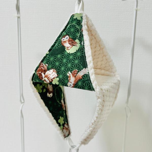 商品名に★印の付いた商品は在庫限りの商品となります。なお、委託販売品のご予約・オーダーは承っておりませんのでご了承下さい。外布、綿生地。内布、ループ無しタオル。柔らかでフワフワ、暖かさもバッチリなバードテントです。リバーシブルでALLシーズ...