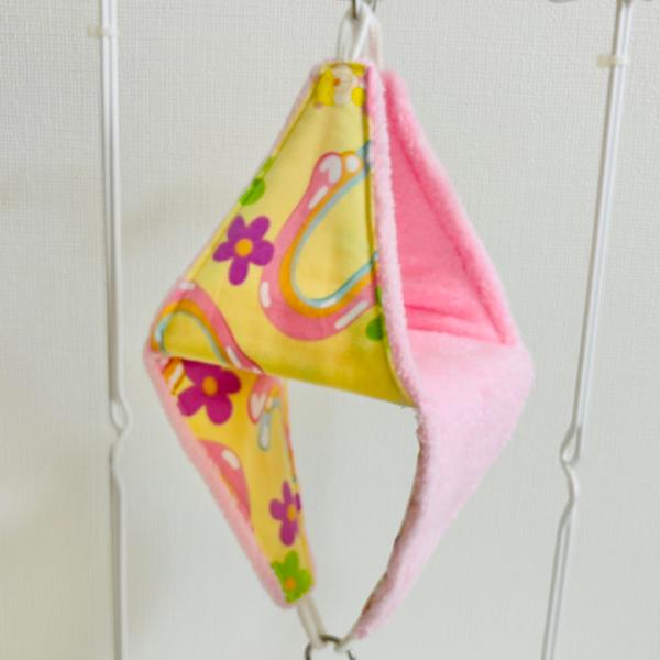 商品名に★印の付いた商品は在庫限りの商品となります。なお、委託販売品のご予約・オーダーは承っておりませんのでご了承下さい。外布、綿生地。内布、ループ無しタオル。柔らかでフワフワ、暖かさもバッチリなバードテントです。リバーシブルでALLシーズ...