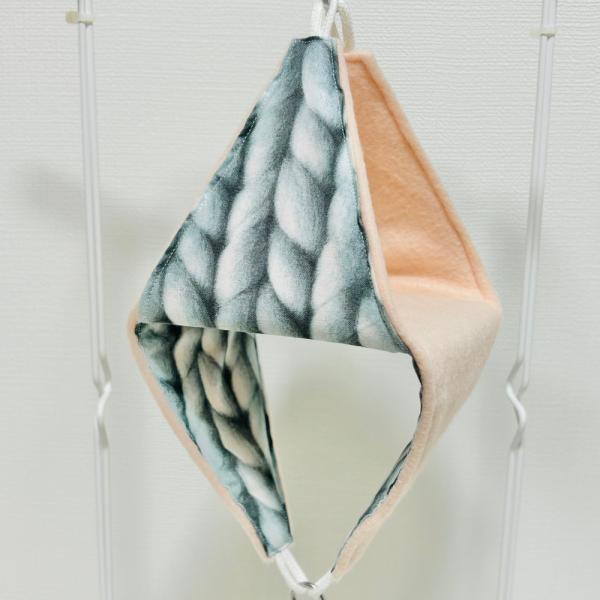 商品名に★印の付いた商品は在庫限りの商品となります。なお、委託販売品のご予約・オーダーは承っておりませんのでご了承下さい。外布、綿生地。内布、フリース。薄くて軽量ですが、とても暖かく柔らかさも十分。リバーシブルでALLシーズン使用可。テント...