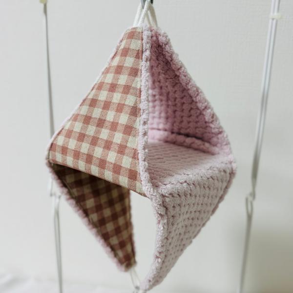 商品名に★印の付いた商品は在庫限りの商品となります。なお、委託販売品のご予約・オーダーは承っておりませんのでご了承下さい。外布、綿生地。内布、ループ無しタオル。柔らかでフワフワ、暖かさもバッチリなバードテントです。リバーシブルでALLシーズ...