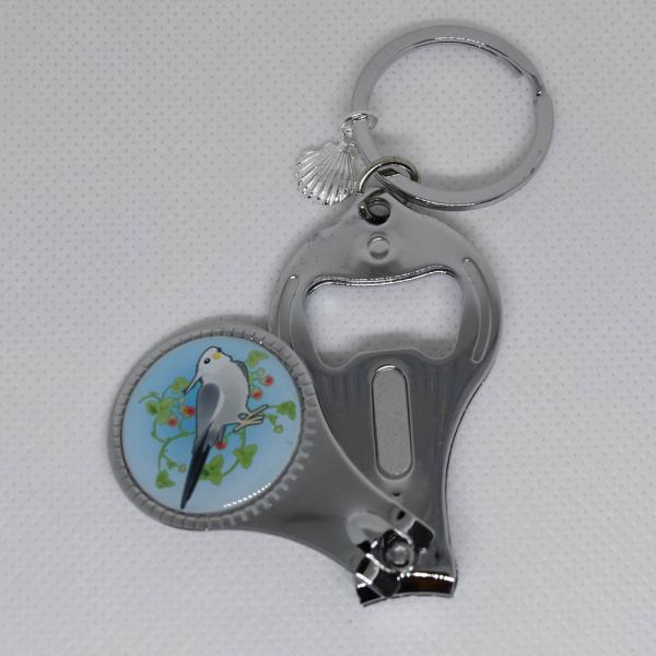 キーリング付の爪切りなのでつるして持ち歩きも可能。内側にヤスリ付 サイズ：6cm x 3.5cm