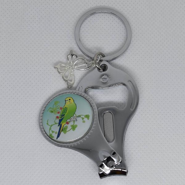 キーリング付の爪切りなのでつるして持ち歩きも可能。内側にヤスリ付 サイズ：6cm x 3.5cm