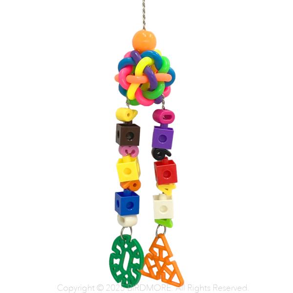 【発売日：2025年10月27日】カラフルなプラスチックパーツがじゃらじゃら付いたおもちゃです。メーカー/ALOHA HEAVENサイズ/高さ約33cm×幅約7cm適用鳥種/中型-大型鳥入り数/1個カラー/このメーカーの商品は入荷ごとにパー...