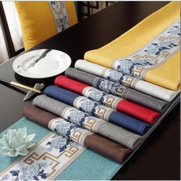 商品説明シンプルな柄から個性的な柄まで、種類の豊富なデザイン展開。 季節やイベント、気分によって簡単に変えられるので、いつもの食卓がもっと楽しくなりますよ。 サッとテーブルにかけるだけで、和食にも洋食にも、どんな料理にも合います。 テーブル...