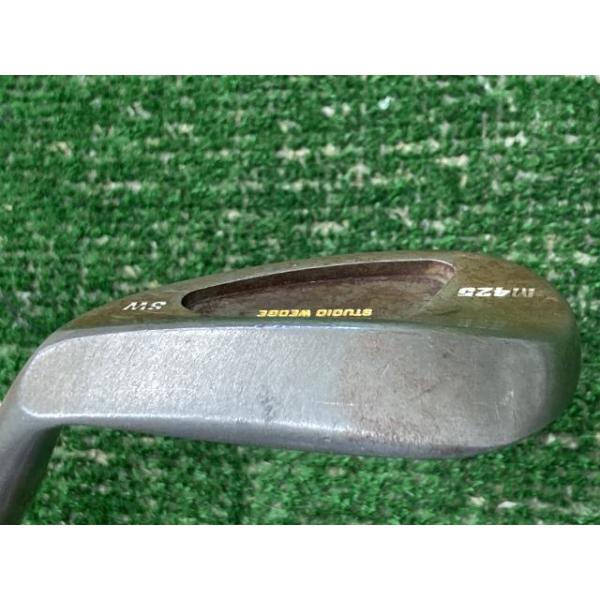 ■種別：ウェッジ　■メーカー：マスダゴルフ■モデル：STUDIO WEDGE M425 ノーメッキ　■シャフト：DG■フレックス：S200　■ロフト：58■本数：1　■番手：SW■長さ：35.375　■クラブ重量：469■ライ角：63　■バ...