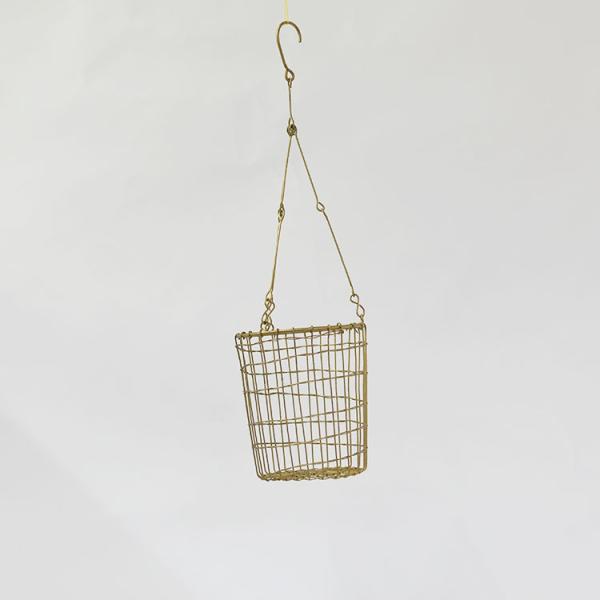 吊り下げて育てる植物に最適なアイテムです！-----------------------------------------●商品名 : アイアンハンキングGD 12●内容 : 本体×1●素材 : アイアン●サイズ:Φ12cm(TOP)×H...