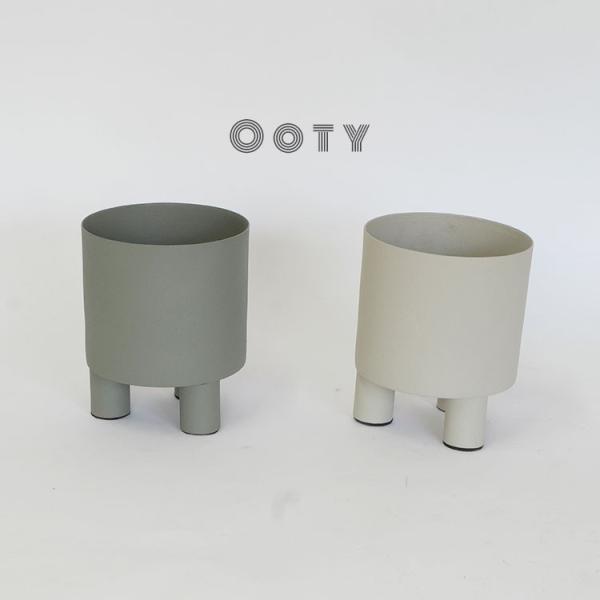 パウダーコートされたスチール製ポットカバー！ユニークなフォルムが目をひきます。------------------------------------------------●商品名: オウティ12●内容: 本体×1●素材: パウダーコート...