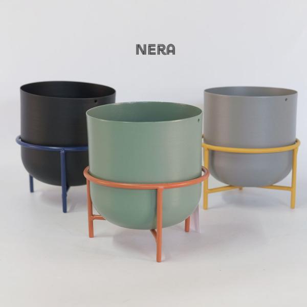 近未来的なスタンド付鉢カバー。ポップなカラーリングでかわいい！リング形状の鉢スタンドにセットしてディスプレイ！------------------------------------------------●商品名:ネラ13●内容 : 本体...