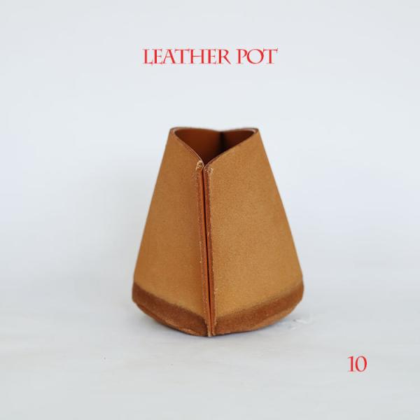 本革を使いワイルドでゴージャスなポットカバー！------------------------------------------------●商品名:レザーポット10 ブラウン●内容 :　本体×1●サイズ:φ10/H10cm●素材 :本革...