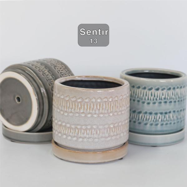 光沢のある釉薬をかけた縦ラインのかわいい小型鉢-----------------------------------------●商品名 :Sentir13 ●内容 : 本体×1、ソーサー×１●素材 : セラミック●サイズ:本体;φ13.5...