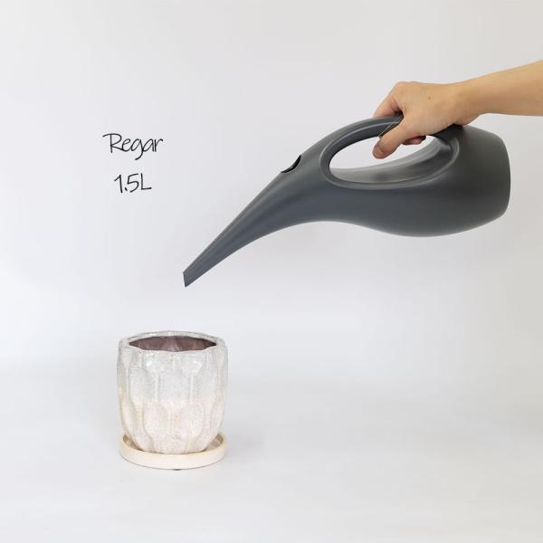 象の鼻のような縦型タイプのジョウロ-----------------------------------------●商品名 : Regar Waterinng Can1.5L●内容 : 本体×1●素材 :プラスティック●サイズ:W17/H...