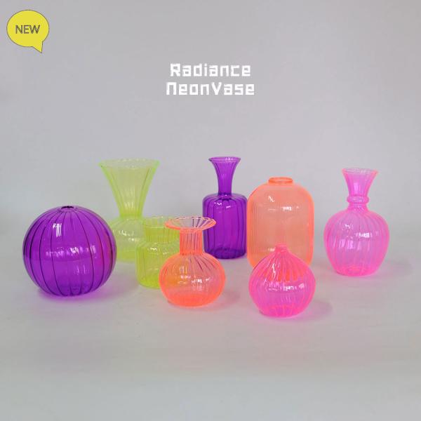 光のあたり具合で鮮やかに色彩が変化します-----------------------------------------●商品名 : Radiance NeonVase●内容 : 本体×1●素材 : ガラス●サイズ :A-Yellow:φ...