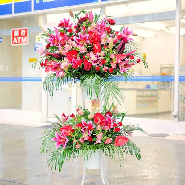 SPギフトではスタンド花の色指定が可能です。スタンダードな1段スタンドに加え、下段にも数多くの花が仕立てられた2段スタンドは花材のボリューム感が増すため、お色も引き立ちます。少しでも差をつけて贈りたい場合などに、ボリューム感と存在感の点から...