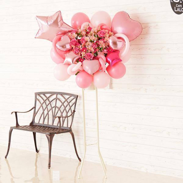 好きな（ピンクをイメージカラーとしている）アイドルや声優、俳優への公演祝い、開演祝い、出演祝い、楽屋見舞いなどに、バルーンやリボンで華やかに装飾したスタンド花を「フラスタ」と呼び、ビジネス上で贈る開店祝いや移転祝いの通常スタンド花とは異なっ...