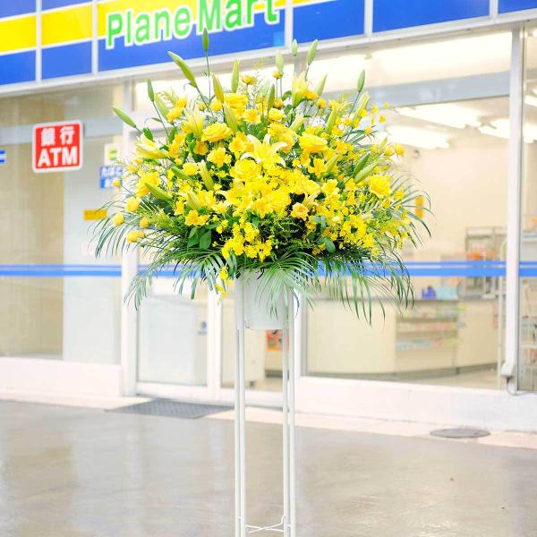 SPギフトではスタンド花の色指定が可能です。様々なお祝いシーンにマッチした色合い、お贈り先の好みに合わせた色合い、などを統一して仕立てるコースで1段おまかせ1.5万円の色指定コースとお考えください。