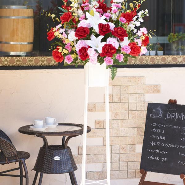 造花で製作したスタンド花は、生花とは異なり枯れや萎えの心配不要が特徴のお祝い花です。厳しい寒さの冬季や特に寒冷地へのお届け、灼熱の夏季期間でも安心してご利用いただけます。また、適切な保存をしていただければ、周年記念などの定期的なお祝い行事で...