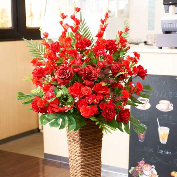 造花で製作したスタンド花は、生花とは異なり枯れや萎えの心配不要が特徴のお祝い花です。厳しい寒さの冬季や特に寒冷地へのお届け、灼熱の夏季期間でも安心してご利用いただけます。また、適切な保存をしていただければ、周年記念などの定期的なお祝い行事で...