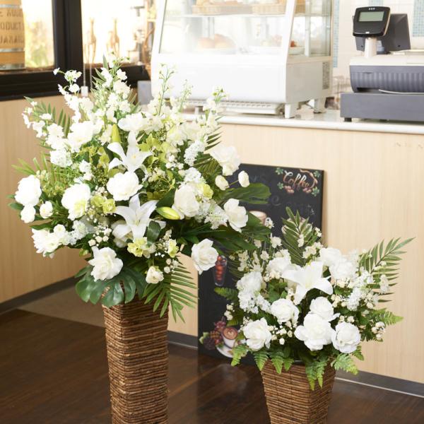 小型のSサイズと大型のLサイズをセットにした造花スタンドのセット商品です。