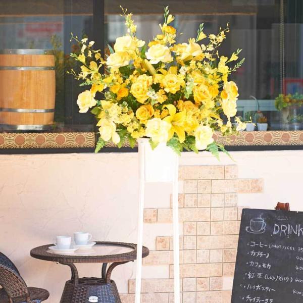 造花で製作したスタンド花は、生花とは異なり枯れや萎えの心配不要が特徴のお祝い花です。厳しい寒さの冬季や特に寒冷地へのお届け、灼熱の夏季期間でも安心してご利用いただけます。また、適切な保存をしていただければ、周年記念などの定期的なお祝い行事で...