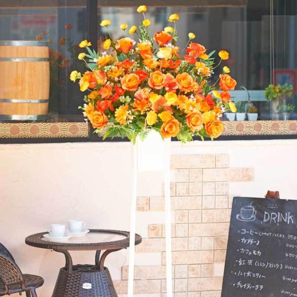 造花で製作したスタンド花は、生花とは異なり枯れや萎えの心配不要が特徴のお祝い花です。厳しい寒さの冬季や特に寒冷地へのお届け、灼熱の夏季期間でも安心してご利用いただけます。また、適切な保存をしていただければ、周年記念などの定期的なお祝い行事で...