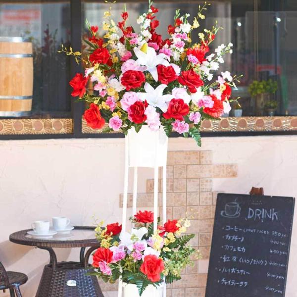 造花で製作したスタンド花は、生花とは異なり枯れや萎えの心配不要が特徴のお祝い花です。厳しい寒さの冬季や特に寒冷地へのお届け、灼熱の夏季期間でも安心してご利用いただけます。また、適切な保存をしていただければ、周年記念などの定期的なお祝い行事で...