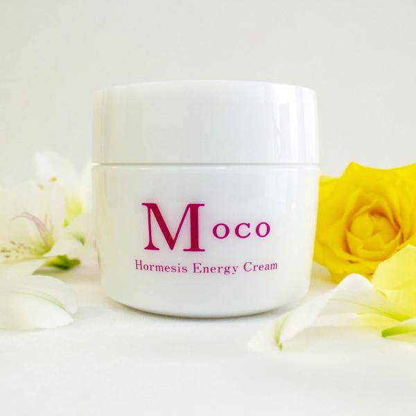 とことんこだわった自慢のホルミシスMOCOエナジークリームはラドン温泉・岩盤浴などで知られるホルミシス礦石エネルギーと植物性ミネラル（アミノ酸）を配合した独自開発の「リンパドレナージュのためのクリーム」です。近年では美容エステサロン・整体院...