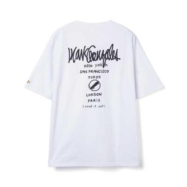 (What it isNt) ART BY MARK GONZALES アート バイ マークゴンザレスの半袖Tシャツ。レギュラーシルエットとビックシルエットの中間となる、リラックスフィットシリーズ。身幅、肩幅に程よいゆとりをもたせ、リラック...