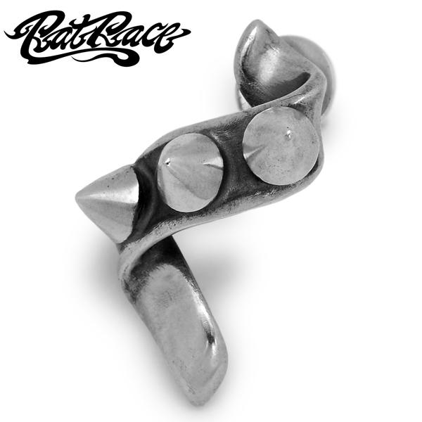 ブランドRatRace ラットレース商品名Studs on Ribbon Pierce LOVE スタッズオンリボンピアス ラブ　RMEP-1LS説明文裏にLOVEの文字が彫られたリボンの表面に、スタッズがセッティングされたピアスです。HA...