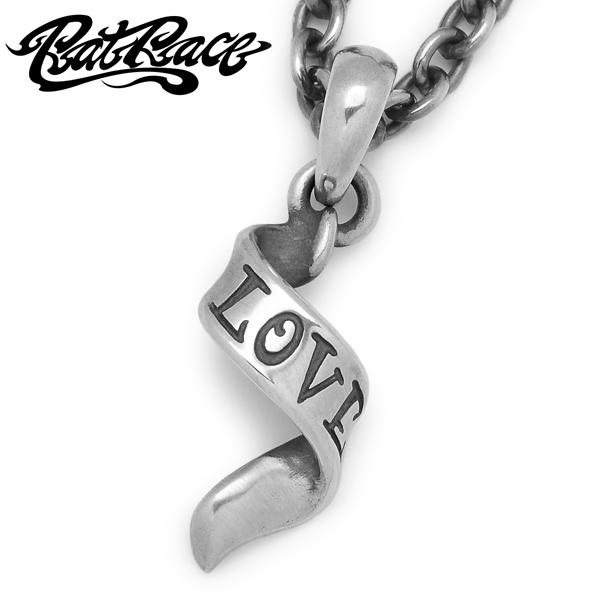 ブランドRatRace ラットレース商品名Flutter Ribbon Top S LOVE フラッターリボントップ S ラブ説明文リボンが風にひらめく様を表現した、スモールサイズのペンダントトップです。HATEタイプもあります。ラットレー...